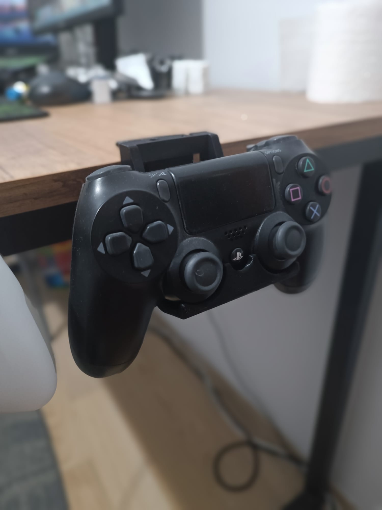 Gamepad Holder with clamp by saam koyasnal | Download free STL model ...
