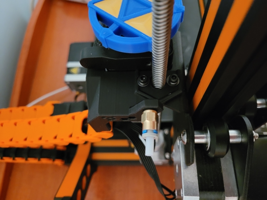 Ender 3 V2 Drag Chain Extruder Mount and Jogged Link by Penitent Hollow ...