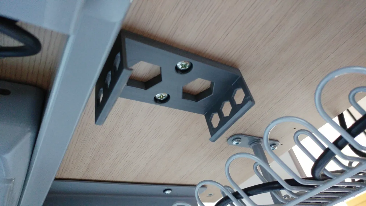 Netgear GS305 switch under-desk mount by Guillaume Gendron | Download ...