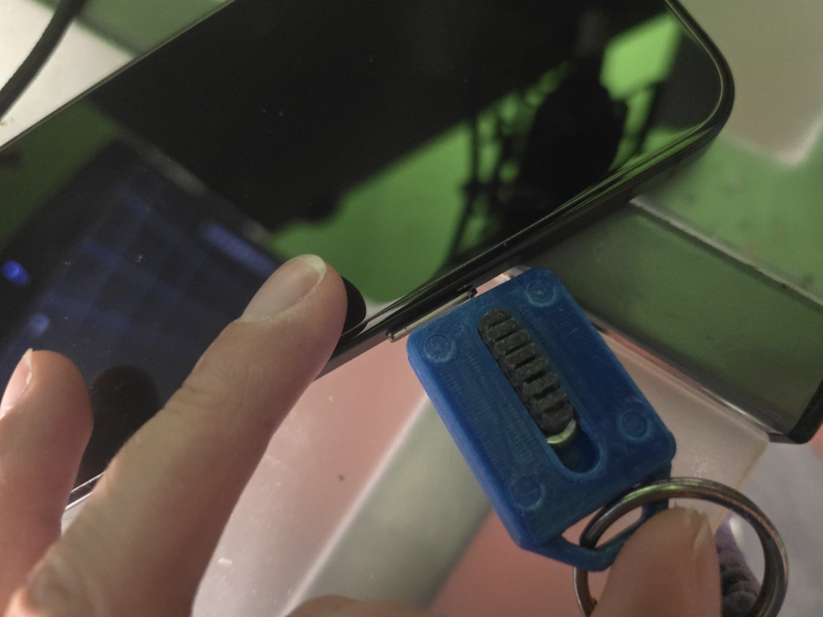 Apple Sim Tool Key Chain Carrier por MiratusMachina | Descargar modelo ...