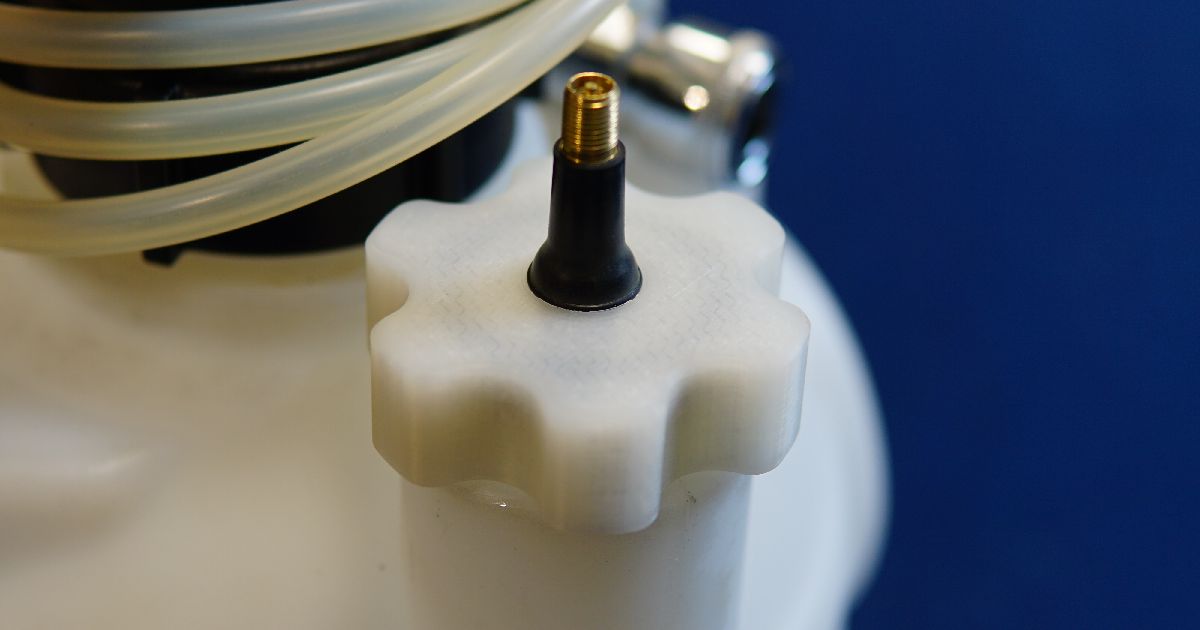 Brake Bleeder closure cap by nagelwerkstatt | Download free STL model ...