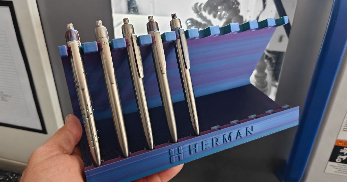 Herman Epika Pens Stand by Bartosz Herman | Download free STL model ...