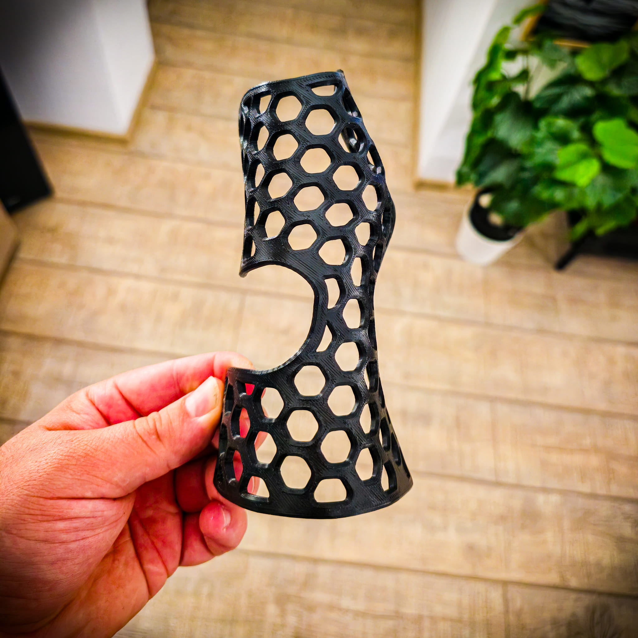 Honeycomb Wrist Cast by Sebi_Deka | Download free STL model ...