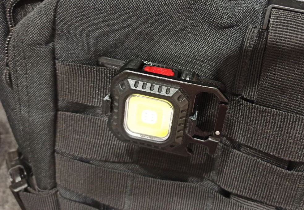 Keychain flashlight molle clip by Neuralhub | Download free STL model ...