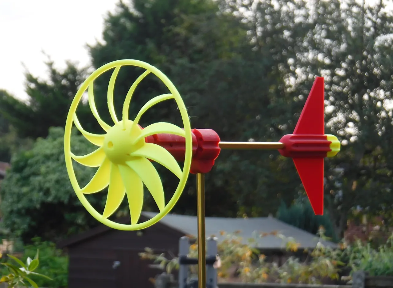 Sun ray pattern (multi blade horizontal propeller), self orientating ...