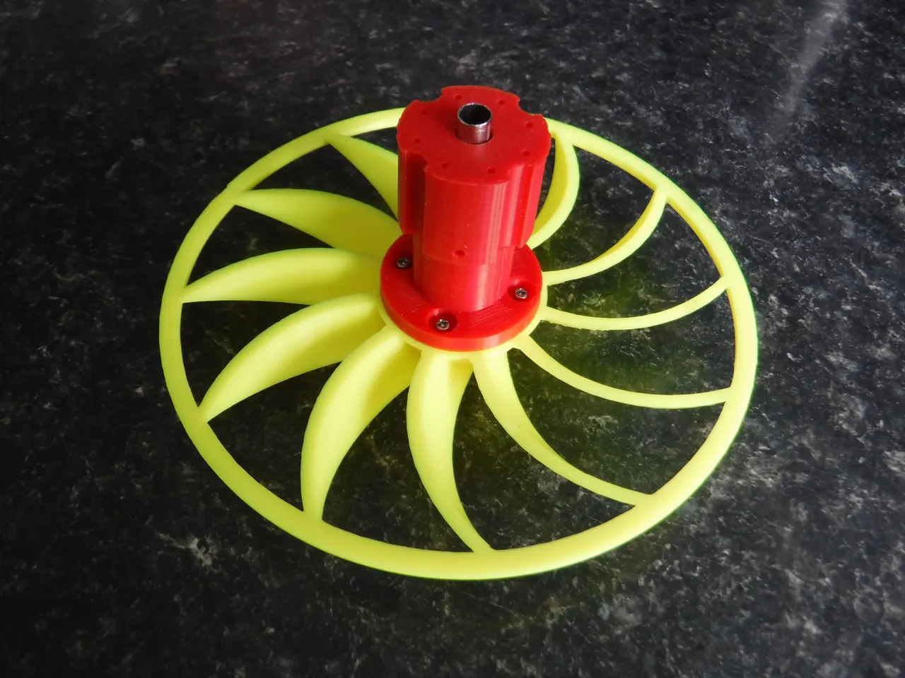 Sun ray pattern (multi blade horizontal propeller), self orientating ...