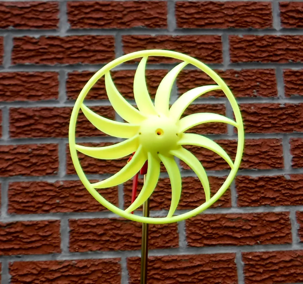 Sun ray pattern (multi blade horizontal propeller), self orientating ...