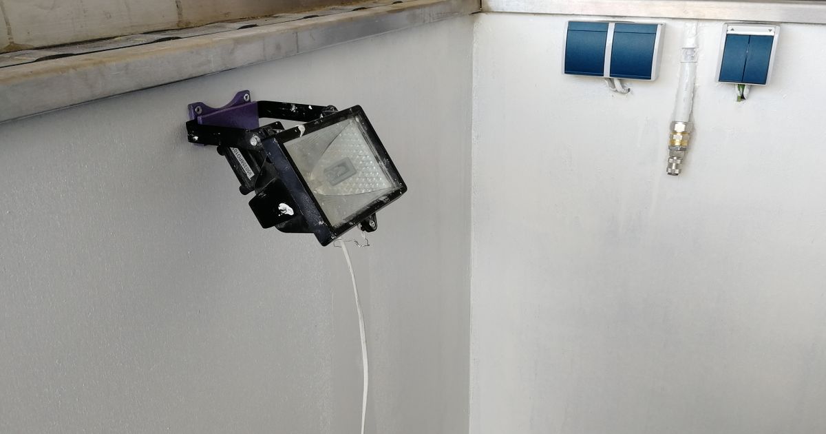Halogen uchyt (Halogen lamp bracket) by Kiko64 | Download free STL ...