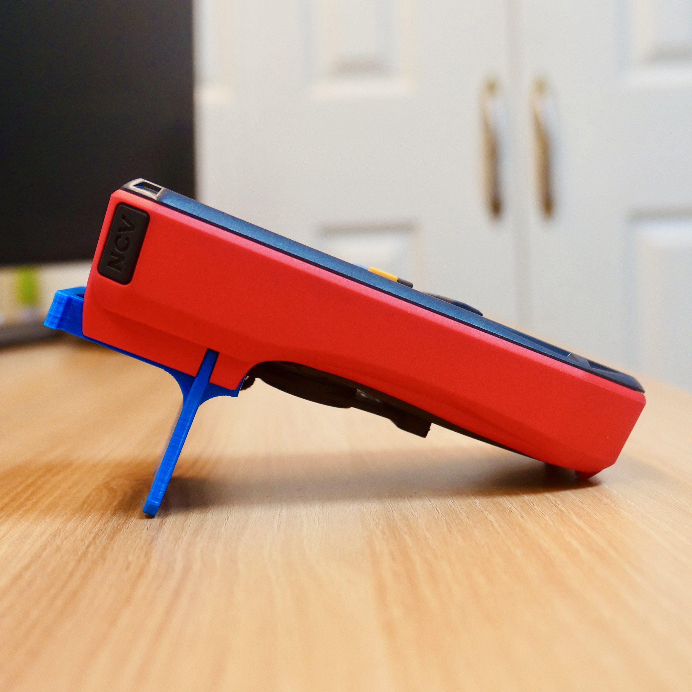 UNI-T UT60S Multimeter Low Angle Stand by three-spot | Download free ...