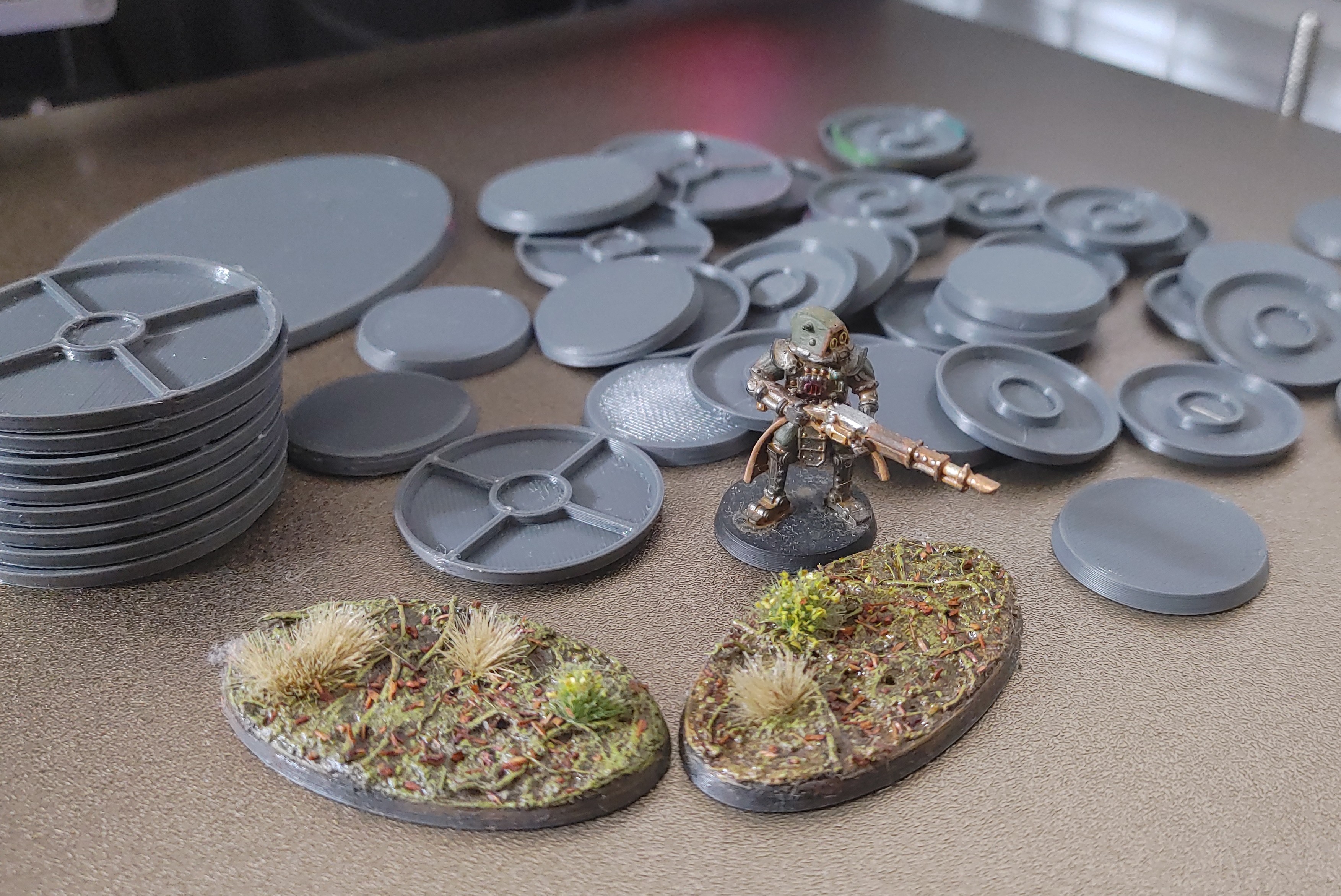 Magnetic 40k Bases by Colausbra | Download free STL model | Printables.com