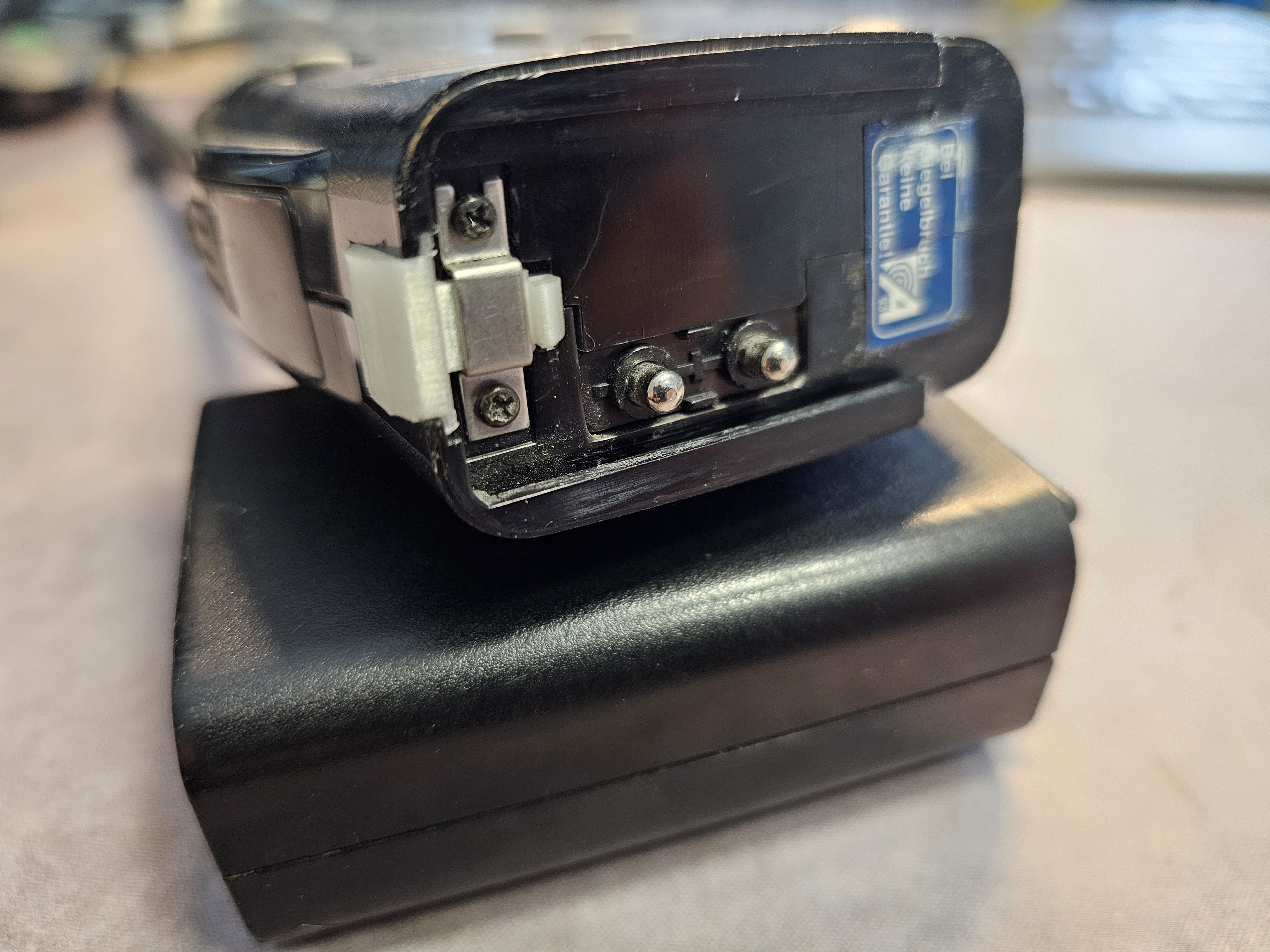 Albrecht AE-2800 CB-Radio - latch for battery pack par HeV ...