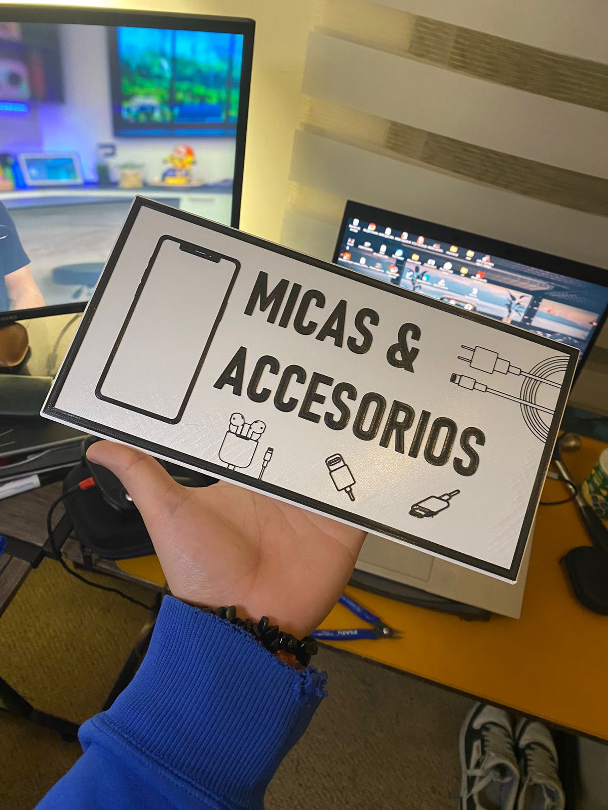 Cartel publicitario (Micas y accesorios) by jose daza sepulveda ...