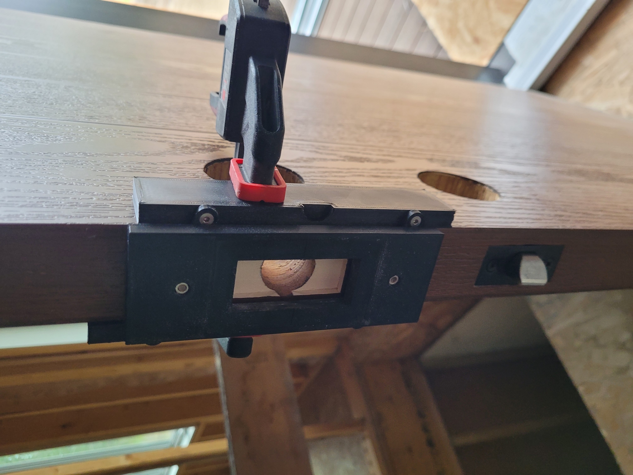Self Centering Door Latch Jig (replaceable insert) v2 por Michael ...