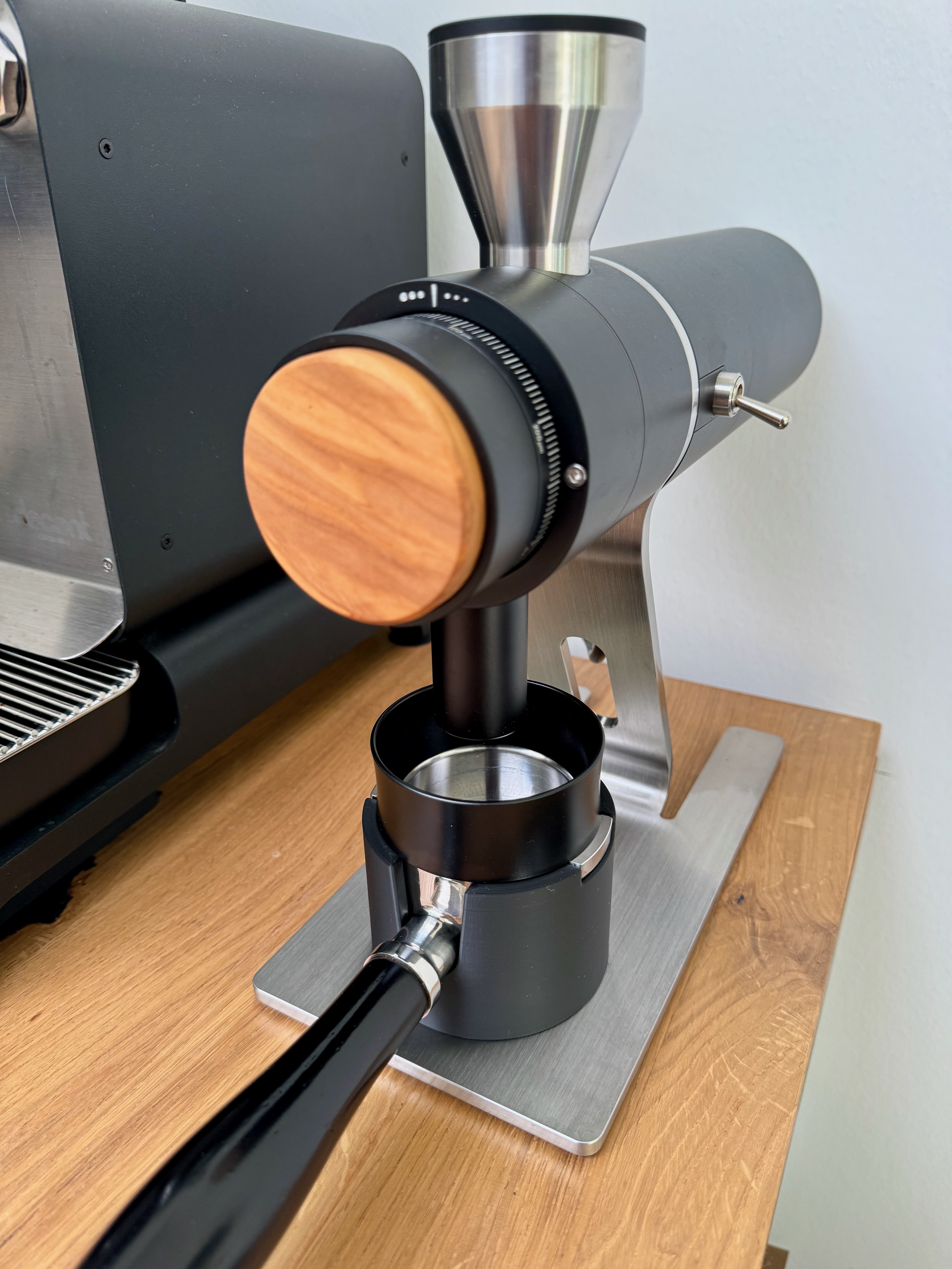 Stand/Station for Zerno Z1 and Decent Portafilter (auto centering on Z1) autorstwa simon2D ...