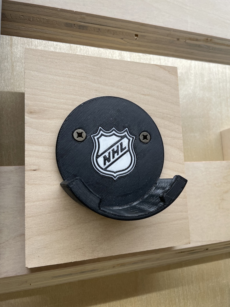 NHL Hockey Puck Display Mount by Beezlee | Download free STL model ...
