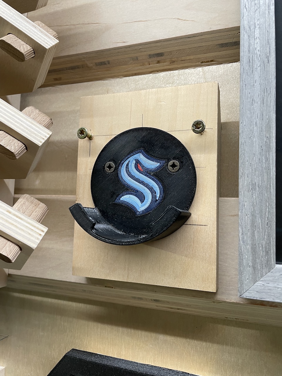 NHL Hockey Puck Display Mount by Beezlee | Download free STL model ...