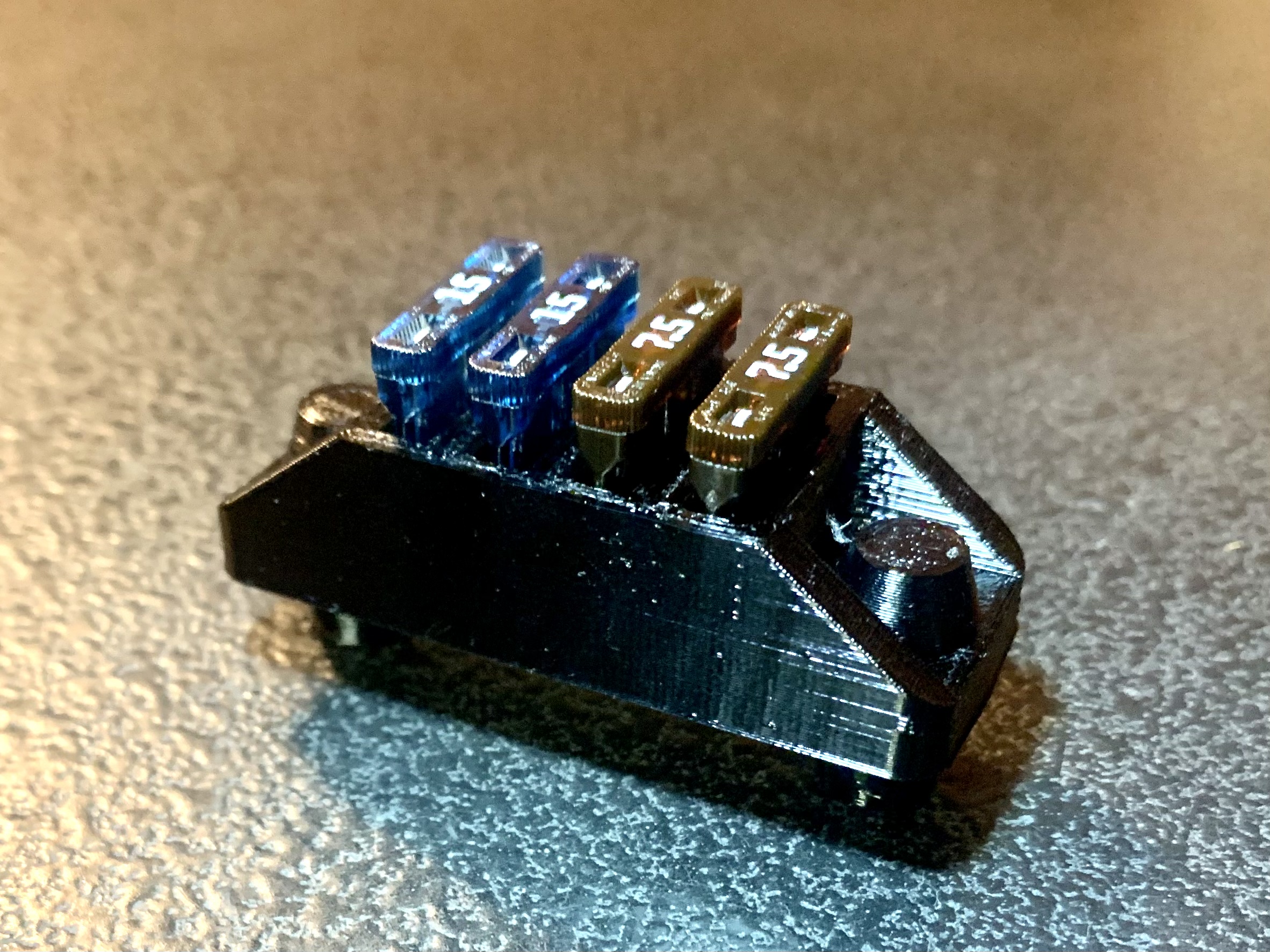 Blade Fuse Holder von FifthOrb | Kostenloses STL-Modell herunterladen ...