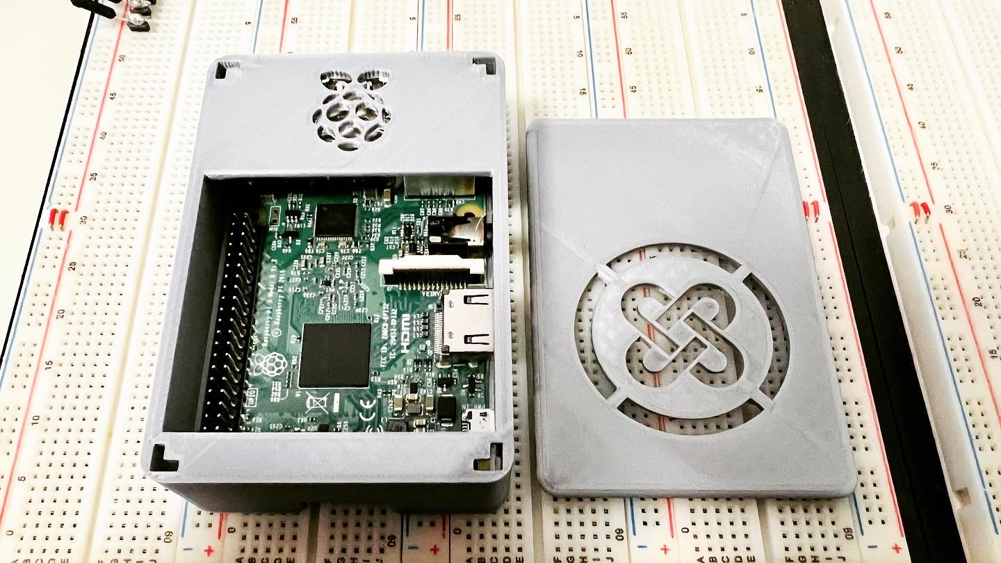 Raspberry Pi Case by Macmade | Download free STL model | Printables.com