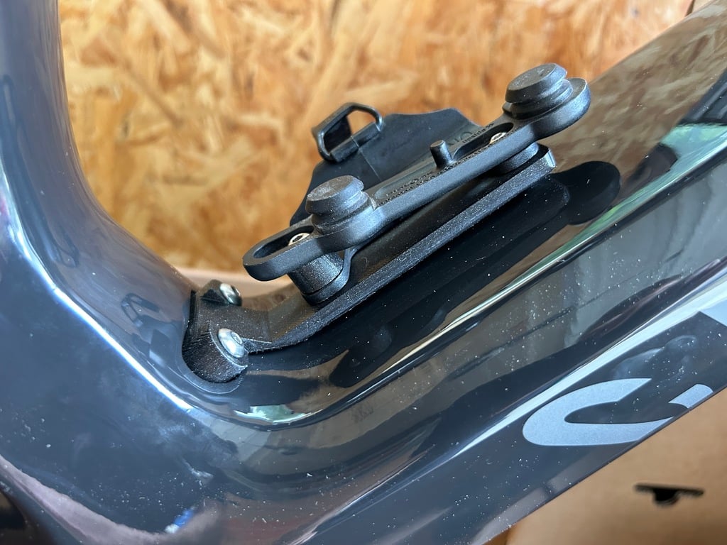 Canyon Spectral:ON 2022 - Fid Lock Bottle and/or OneUp pump adapter por ...