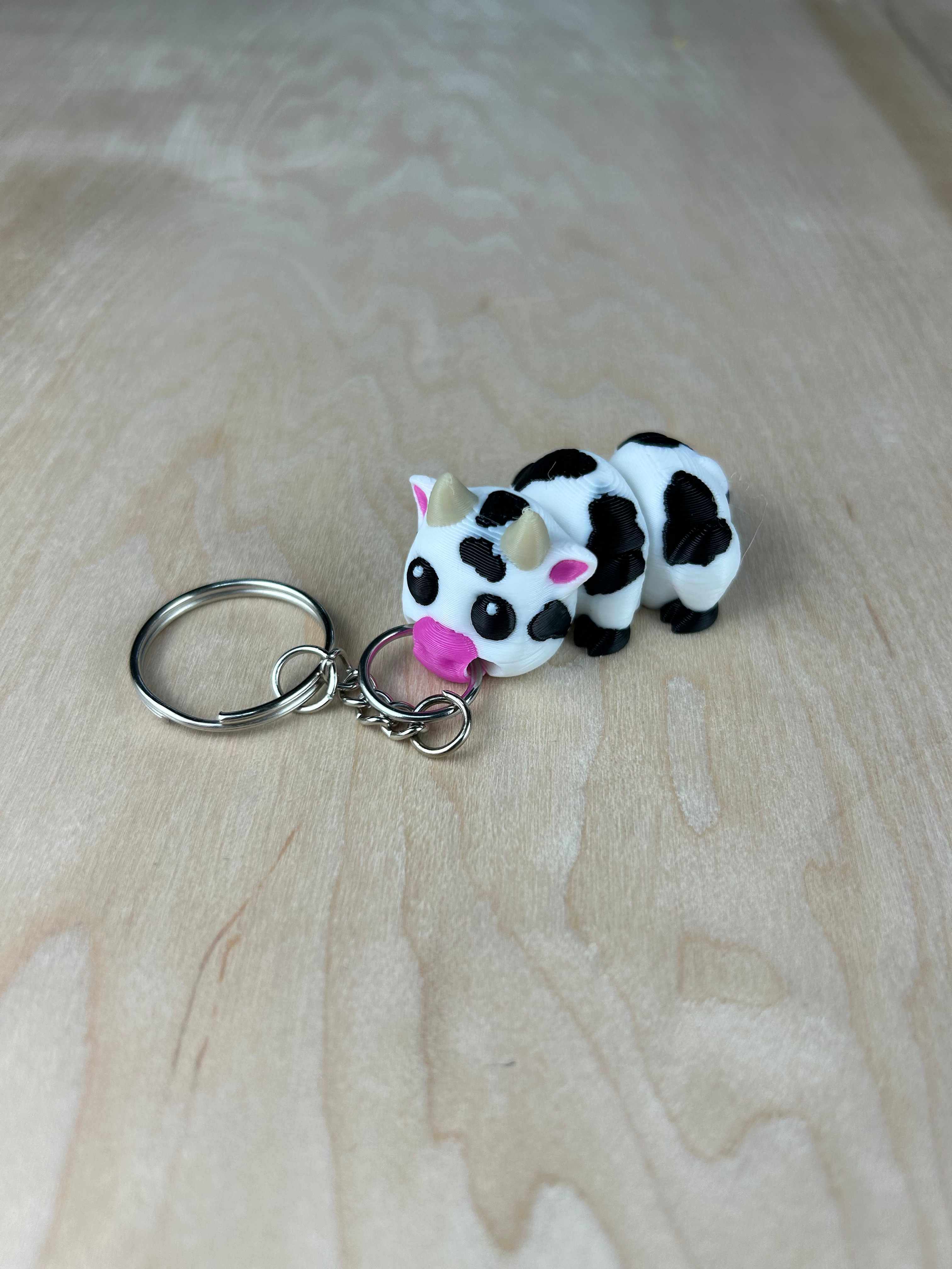 Cow with 2 joints Keychain by Built_Over_Bot | Printables Store