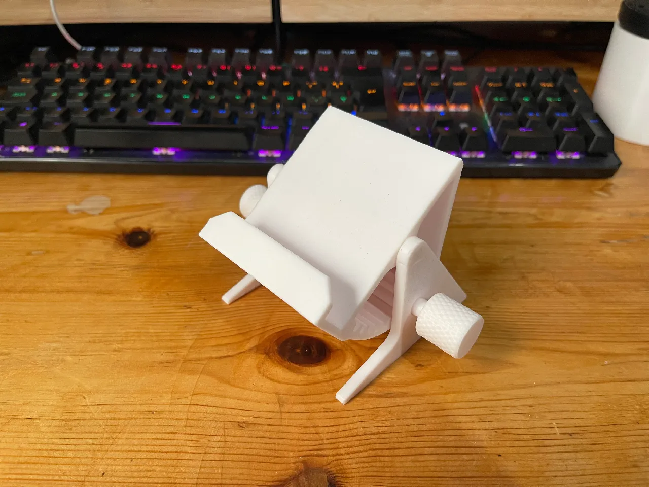 Gear-adjustable mobile phone holder by Gannon | Download free STL model ...