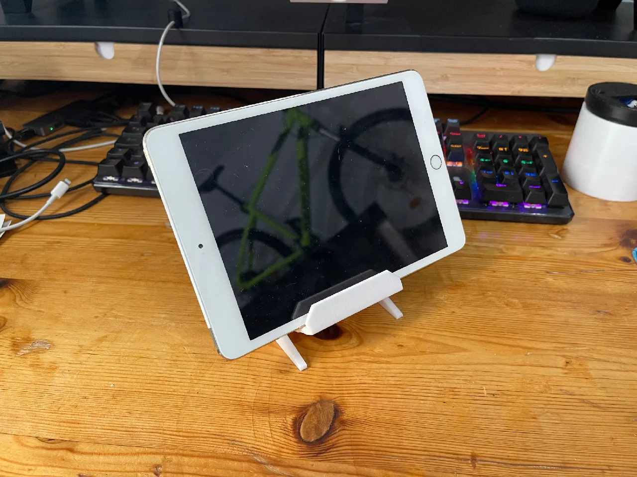 Gear-adjustable mobile phone holder by Gannon | Download free STL model ...