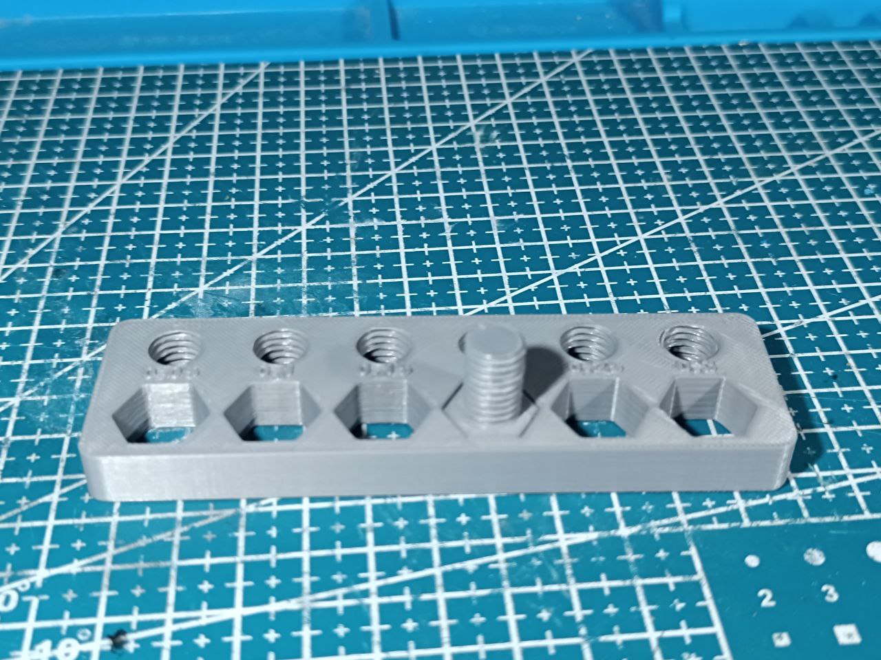 Thread and shape tolerance test by CosyMaker79 | Download free STL ...