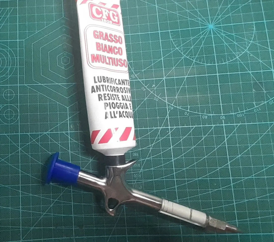 grease pen gun adapter by Massimo Masciullo | Download free STL model ...