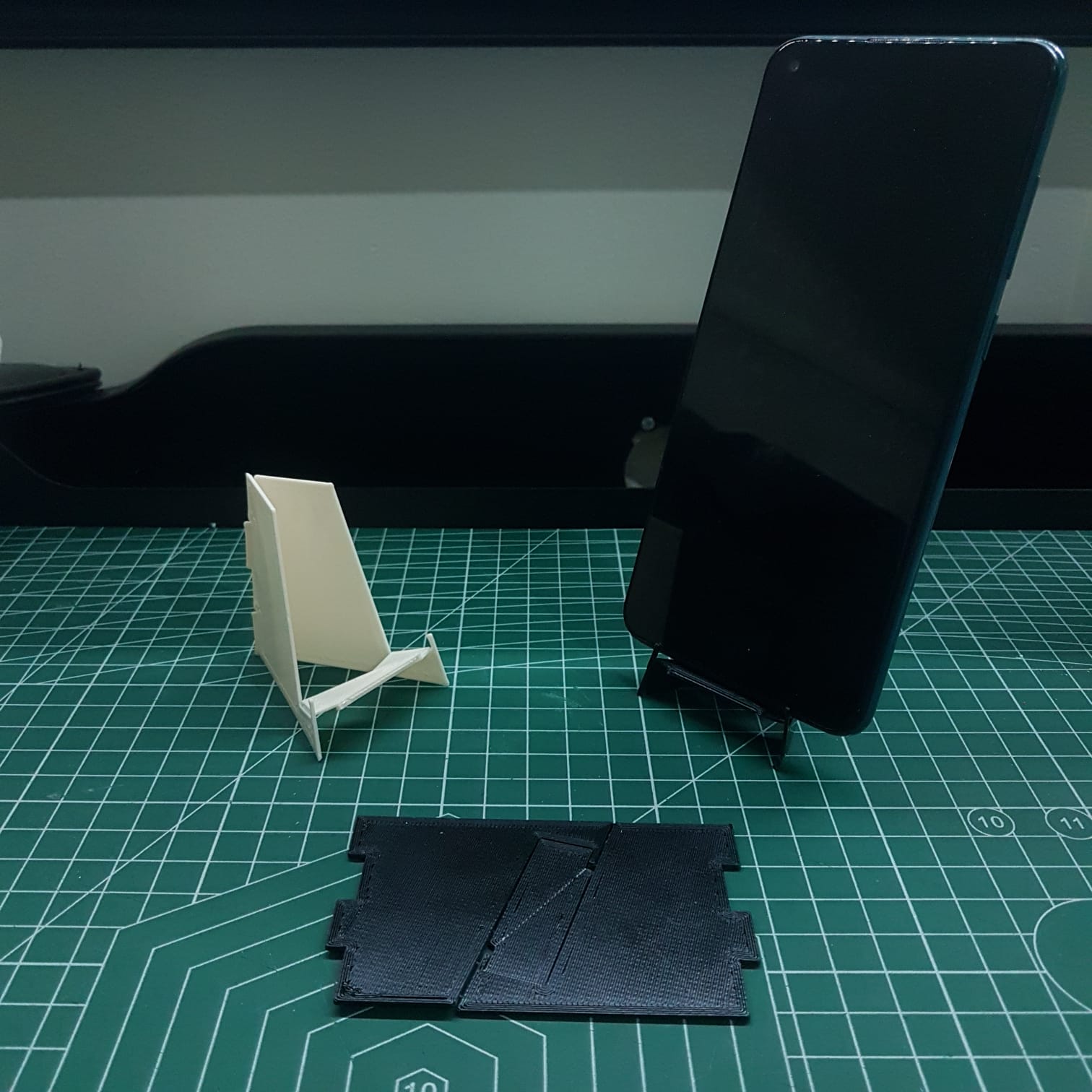 Credit Card Sized Foldable Phone Stand (print-in-place) by ozan ...