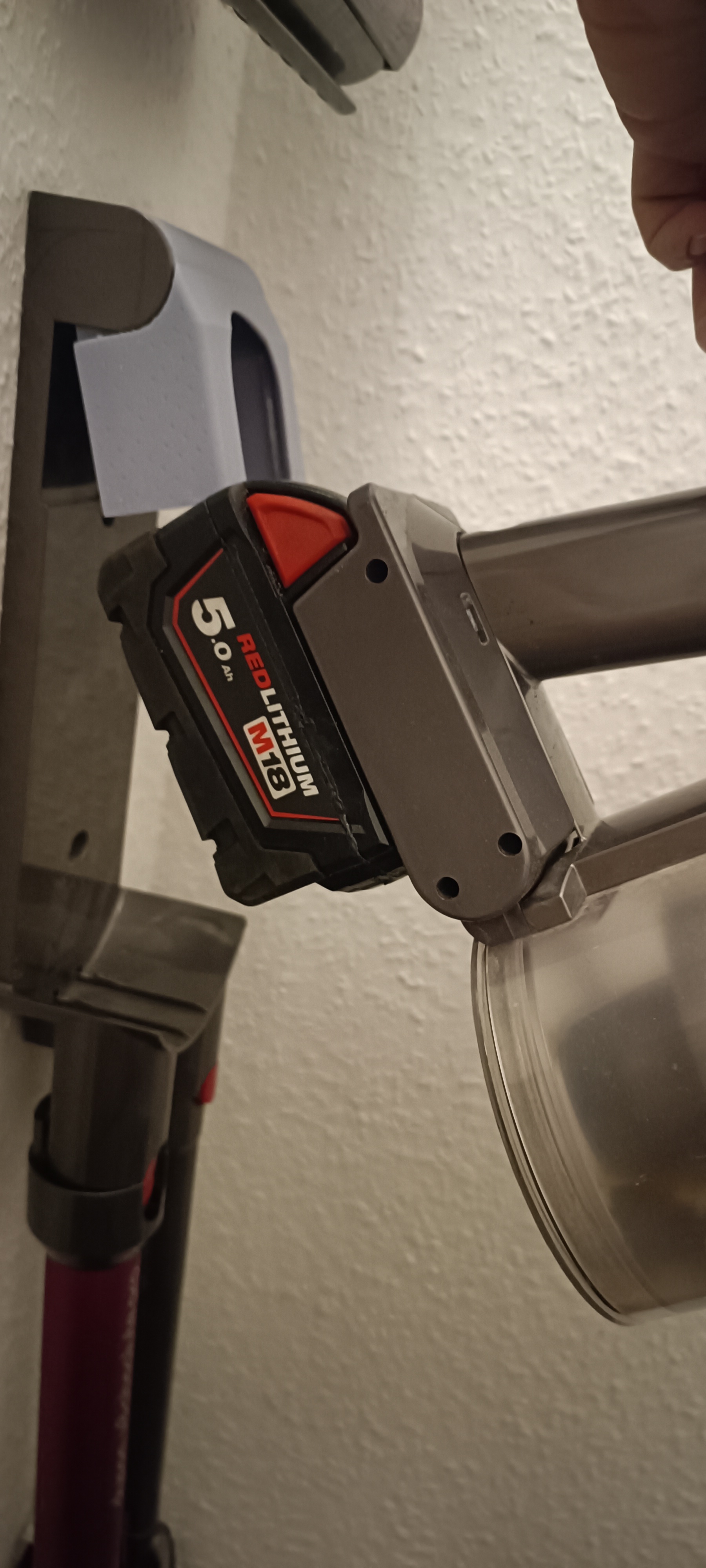 Dyson V8 Wall Mount Adapter for Milwaukee by Karst | Download free STL ...