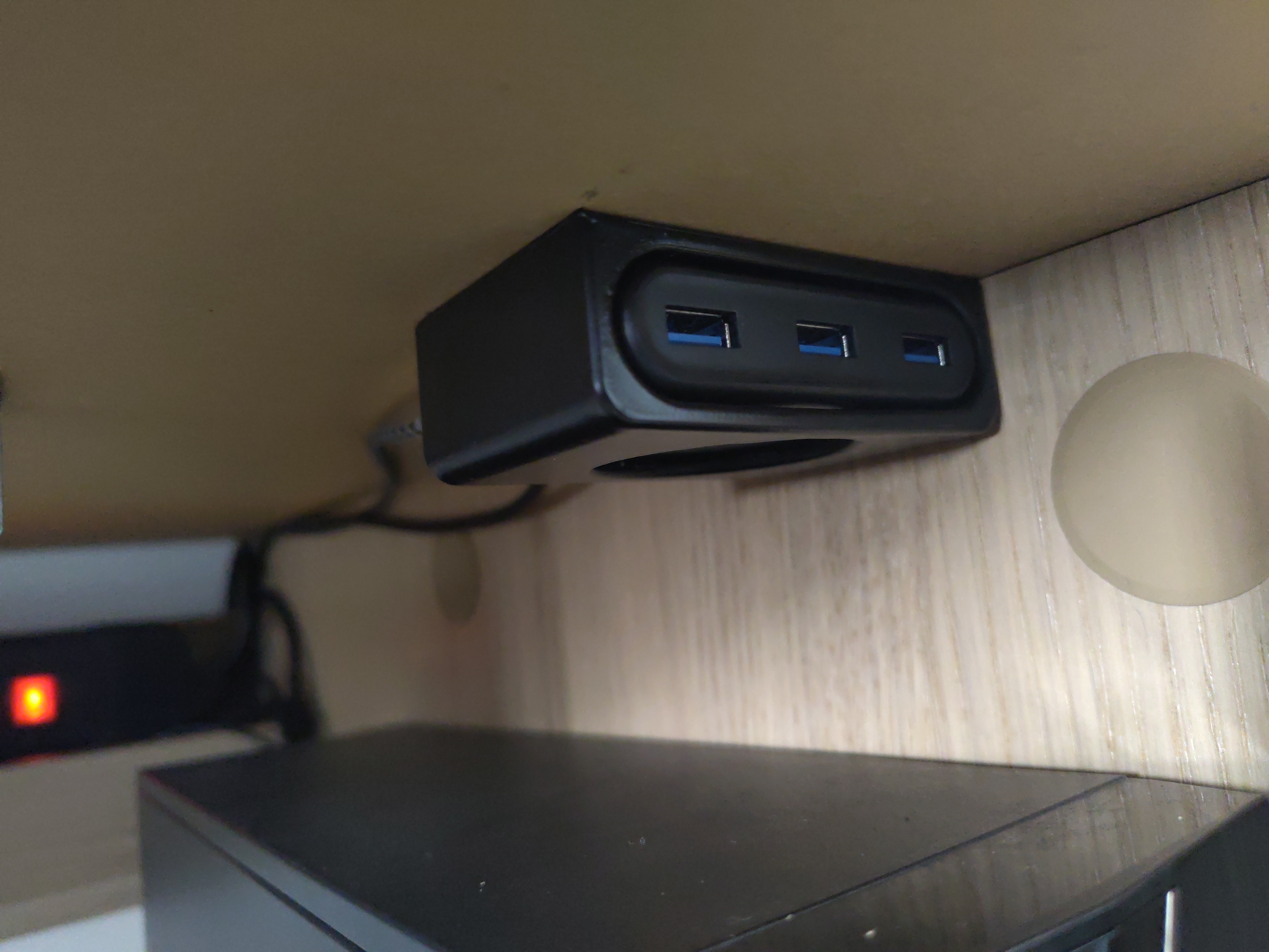 UGreen USB Hub under-desk mount by Dylan Van Assche | Download free STL ...
