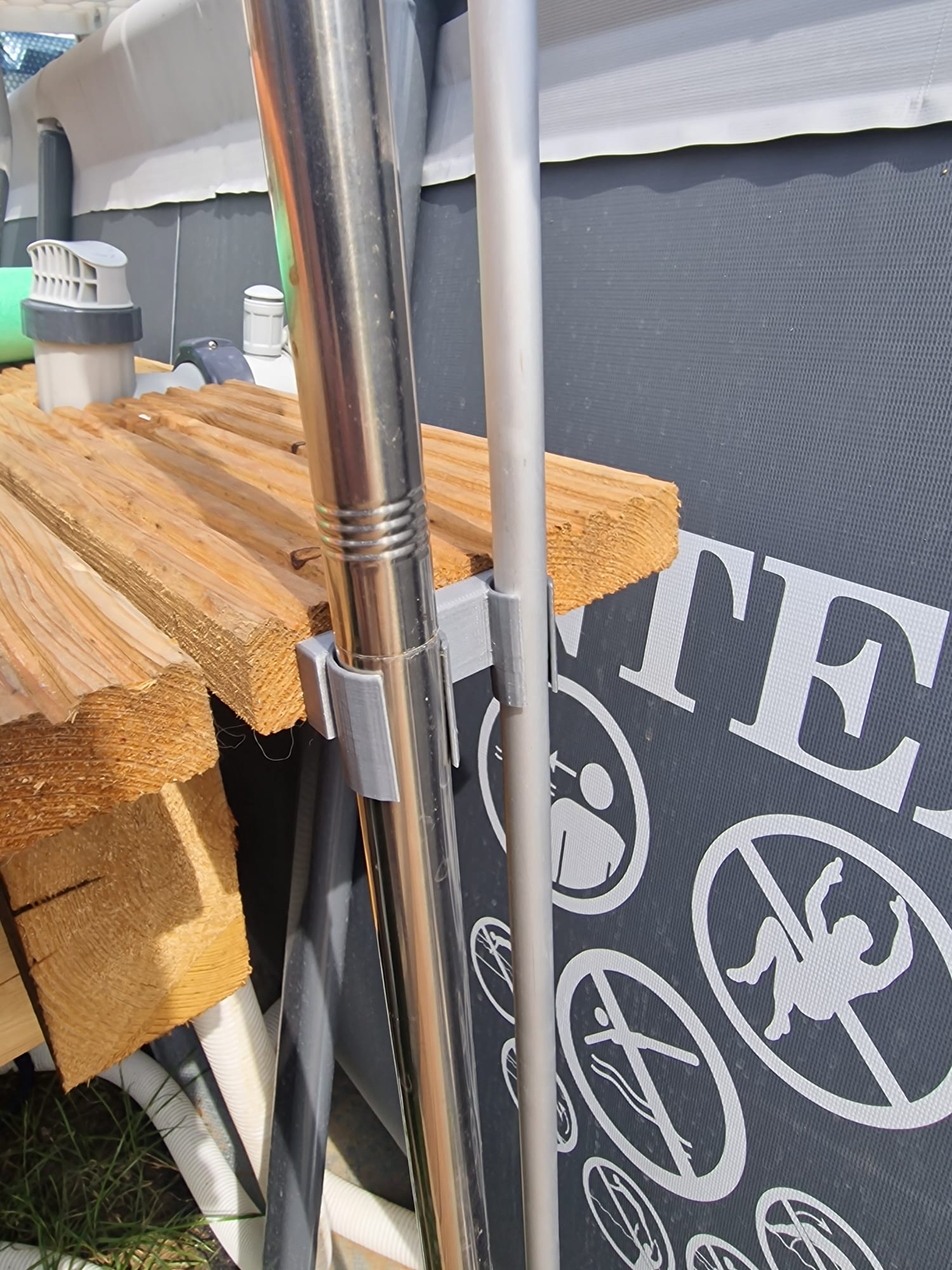 Halterung Poolequipment by simpletravelblog _com | Download free STL ...