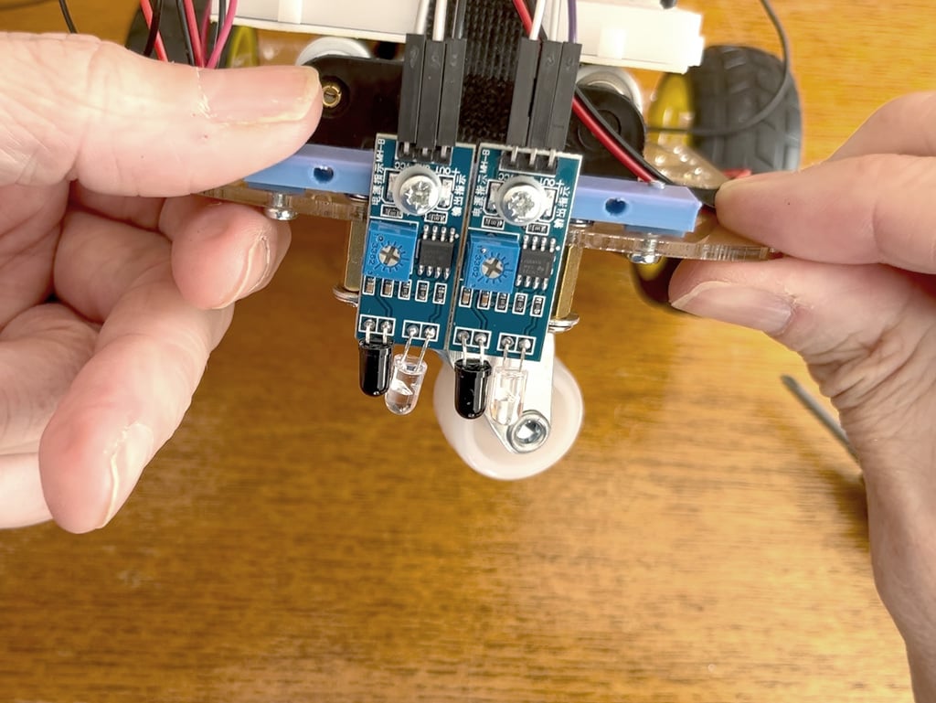 2WD Chassis Infrared Sensor Holder/Mount with M3 holes for Arduino by ...