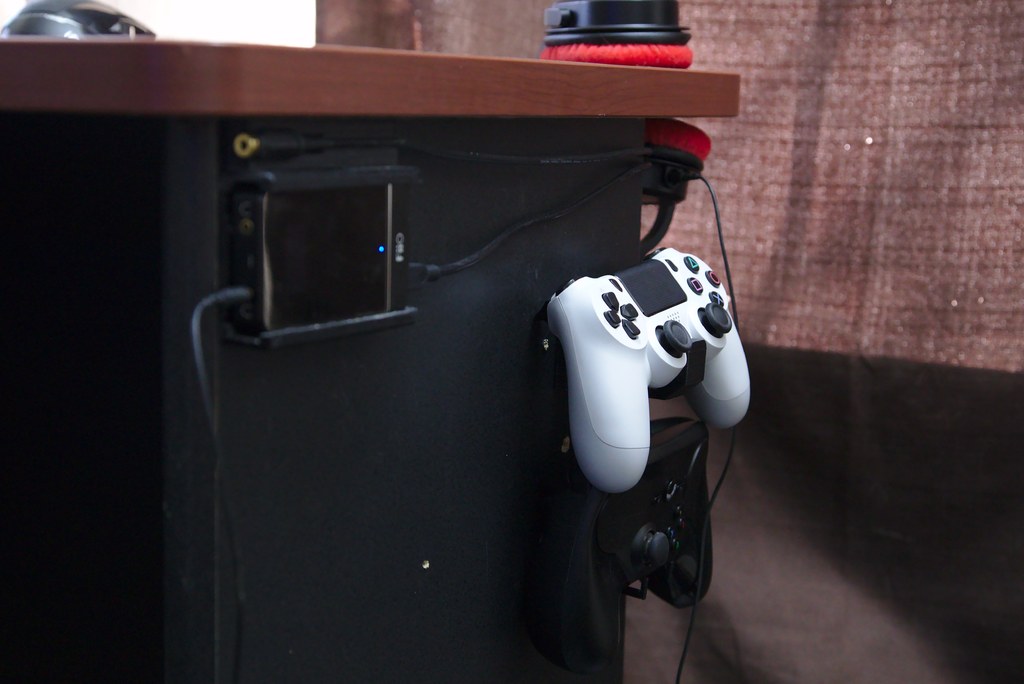PlayStation 4 DualShock 4 Wall Mount by patshead | Download free STL ...