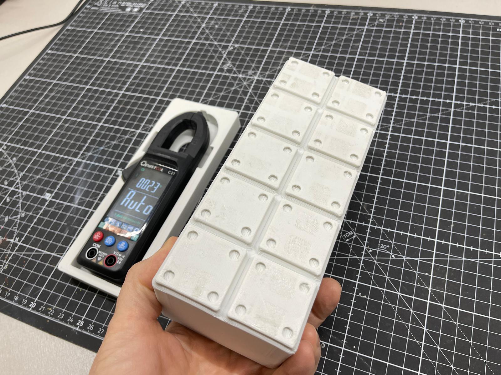 Gridfinity base tester multimetro by Makezings | Download free STL ...