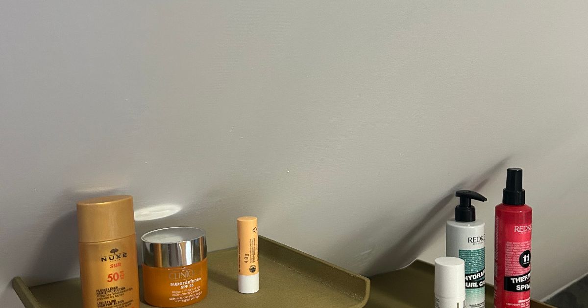 Shelf on a sloping wall par stoh4321 | Téléchargez gratuitement un ...