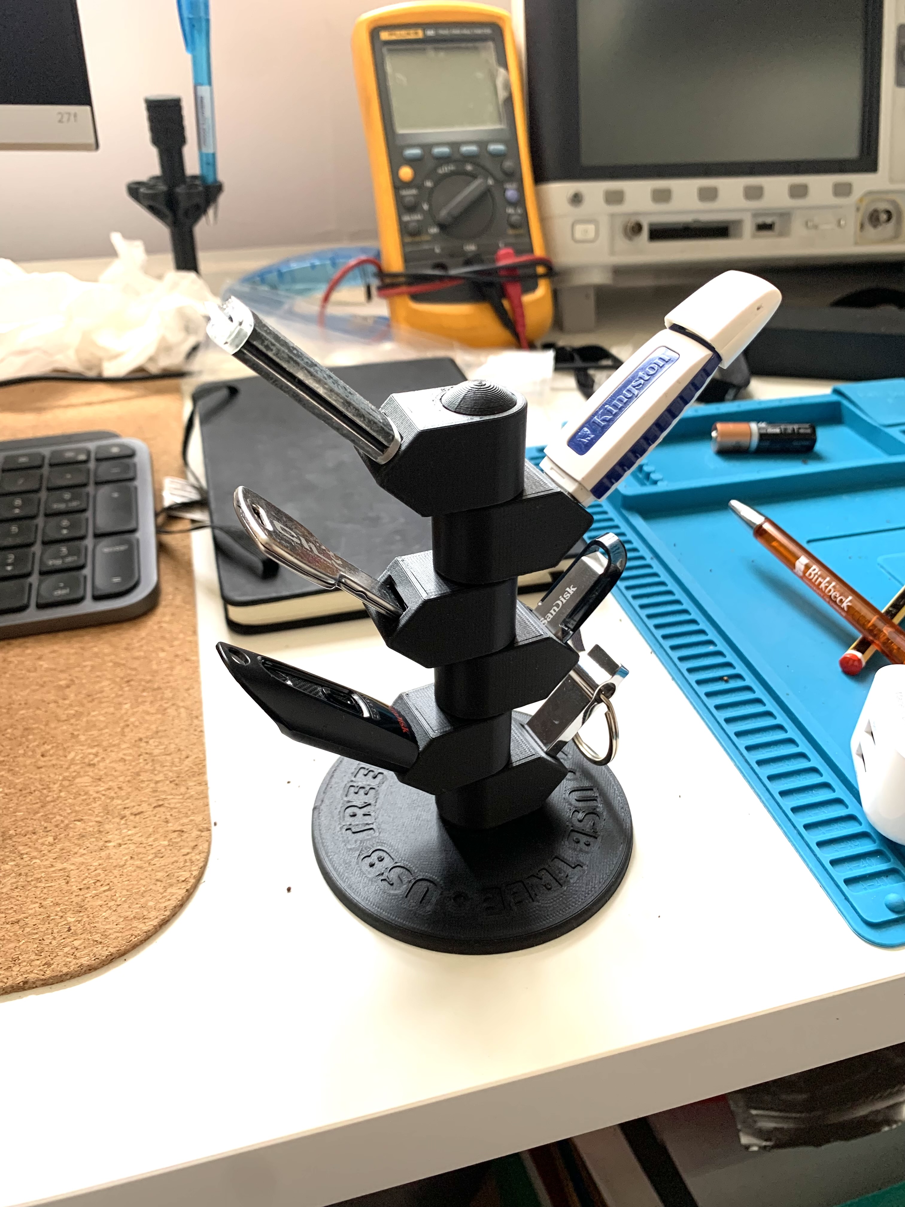 USB Tree - Articulated desktop USB stick holder by Y Ibrahim | Download ...
