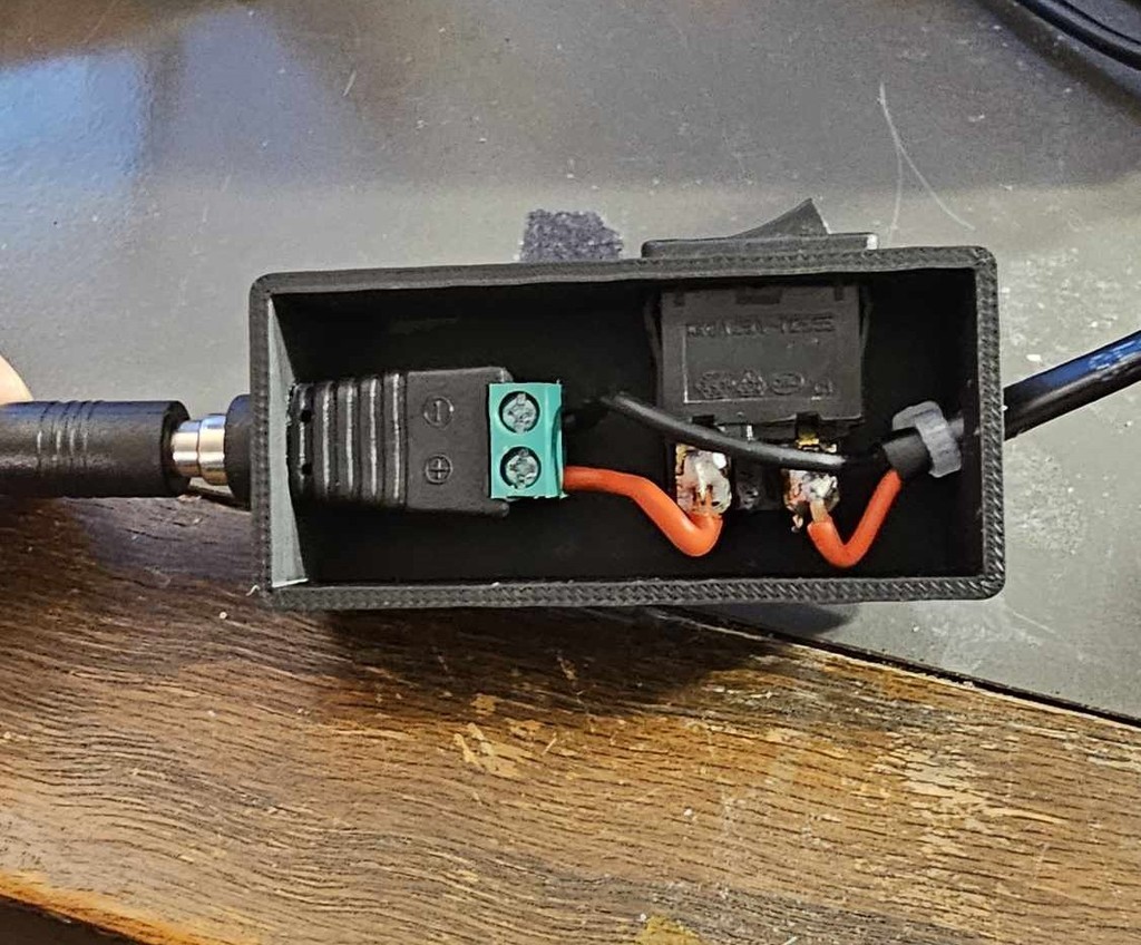 DC Switch Box par SPEKERDUDE | Téléchargez gratuitement un modèle STL ...