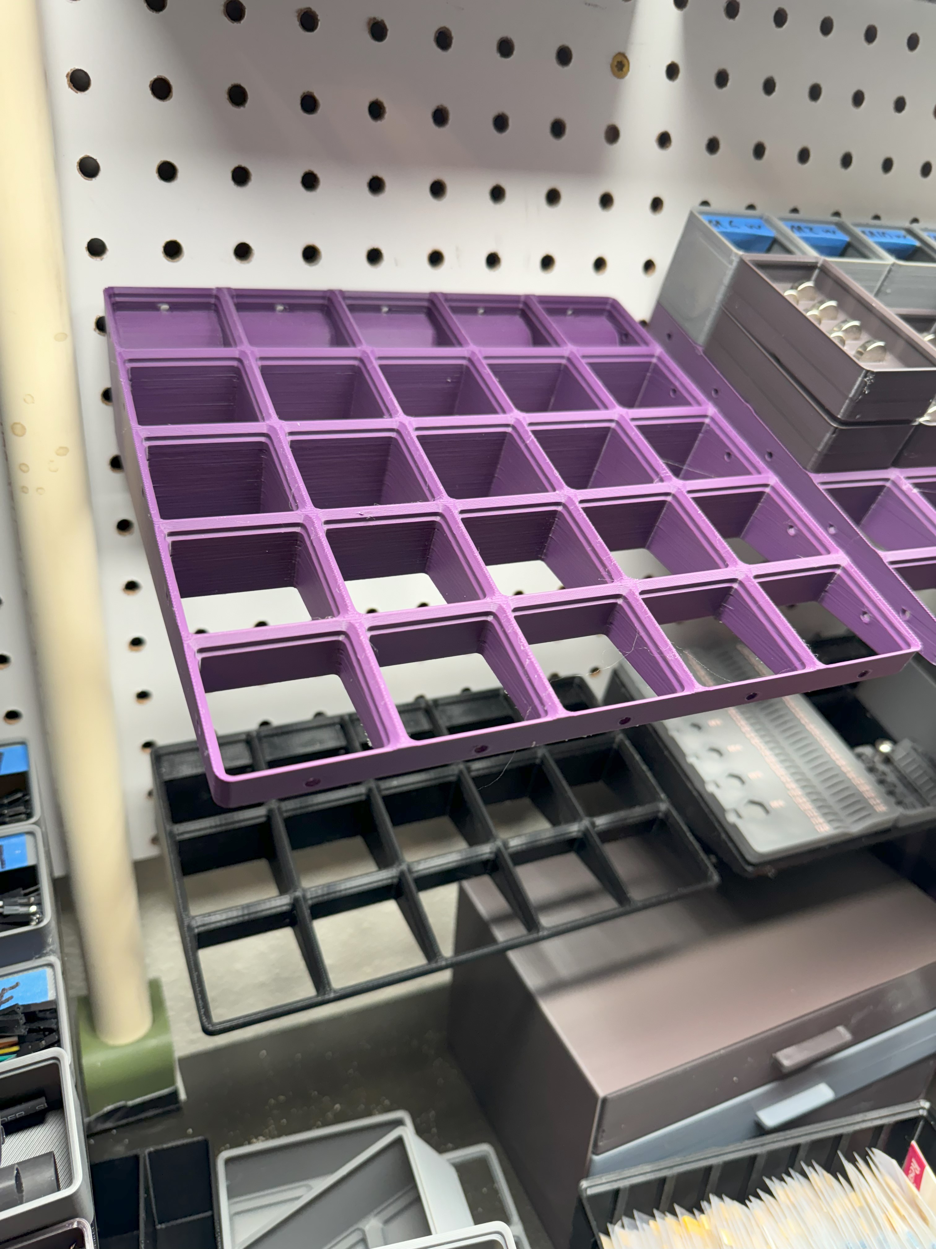 Gridfinity Base - 5x5 - Pegboard - 20 degree by printtron_maker ...