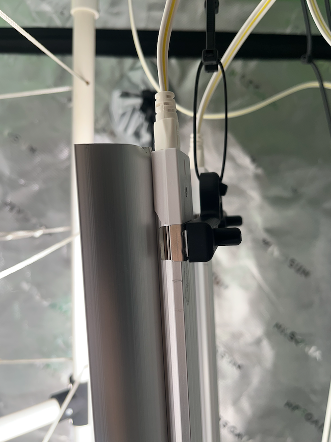 Barrina T8 Grow Light Vertical Bracket for 2 Lights by TFro3 | Download ...