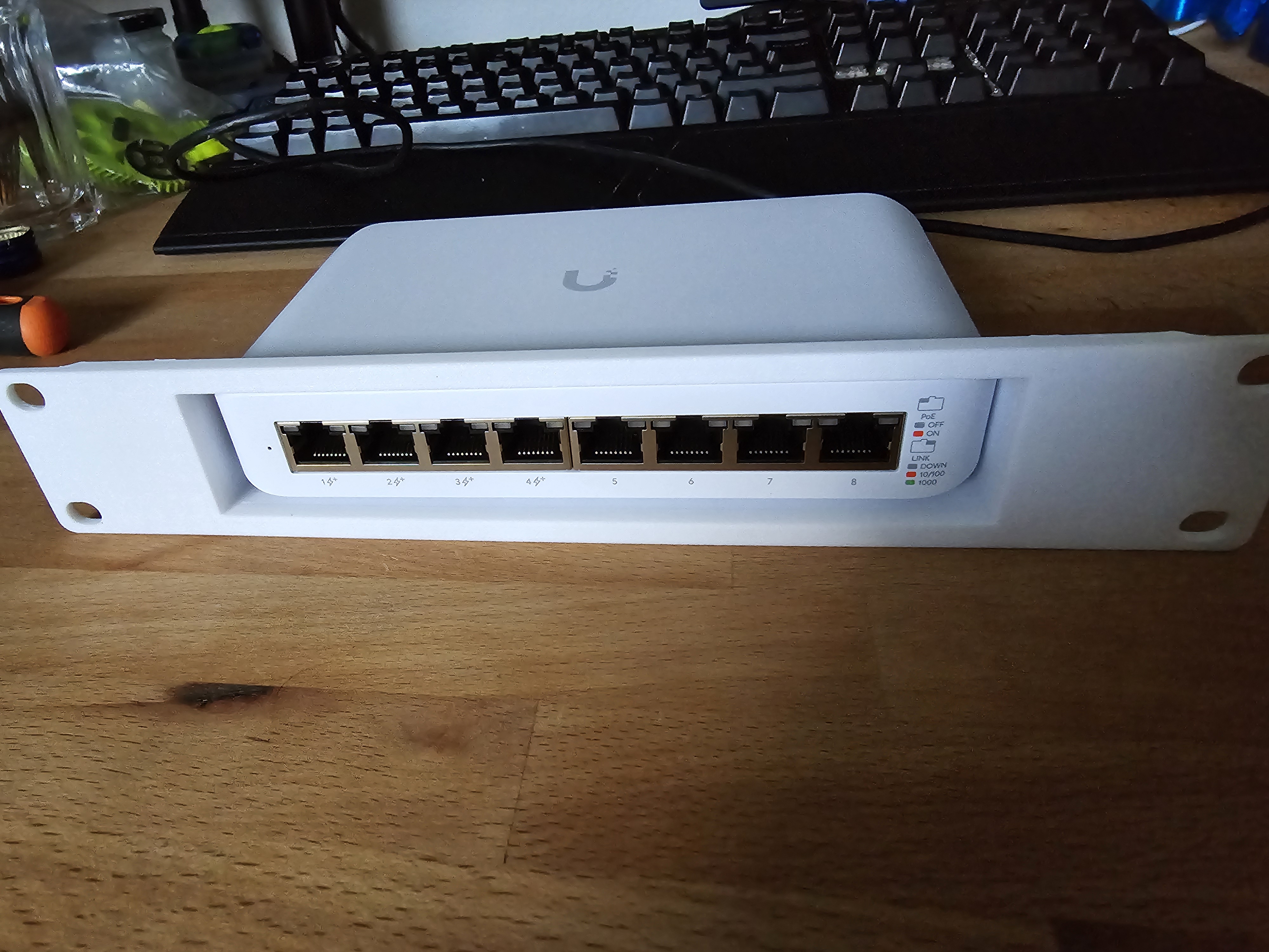 Ubiquiti Unifi USW 8 Lite Switch - Rackmount (10" / inch metal racks ...