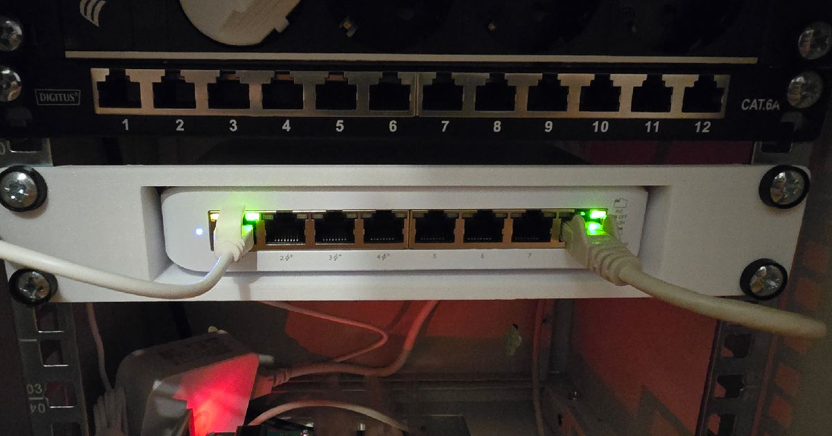 Ubiquiti Unifi USW 8 Lite Switch - Rackmount (10" / inch metal racks ...