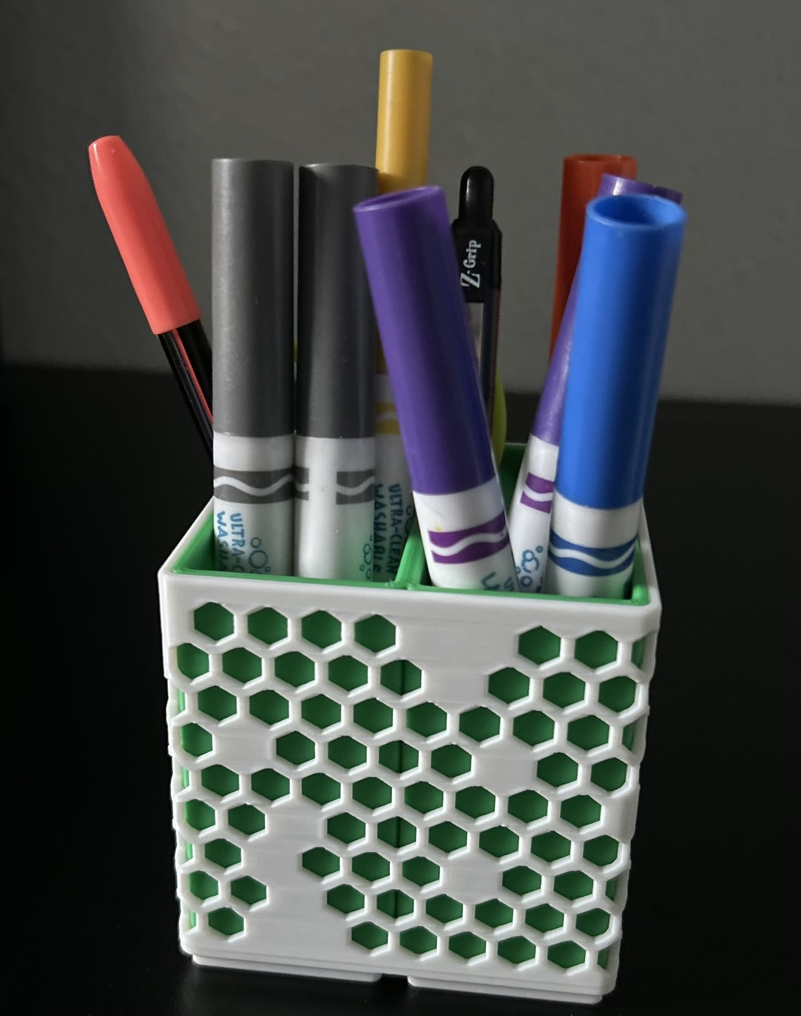 Gridfinity-friendly decorative, 3-section pencil cup with hexagon ...