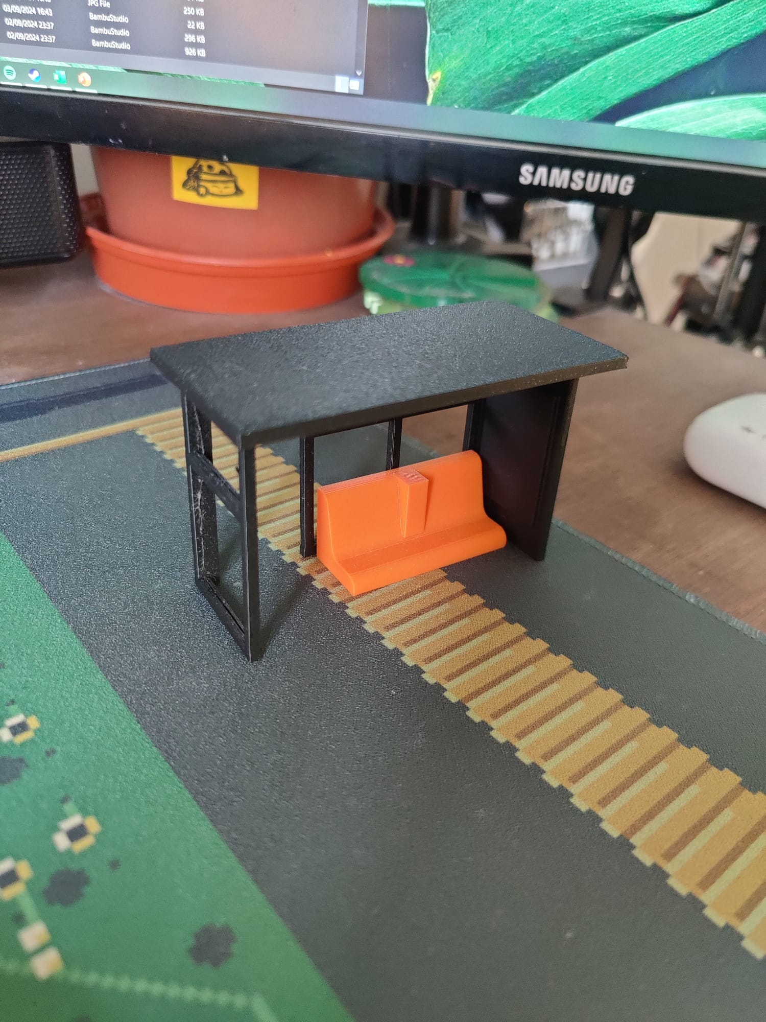 Mini Bus Stop Model (No Supports) by LousBoards | Download free STL ...