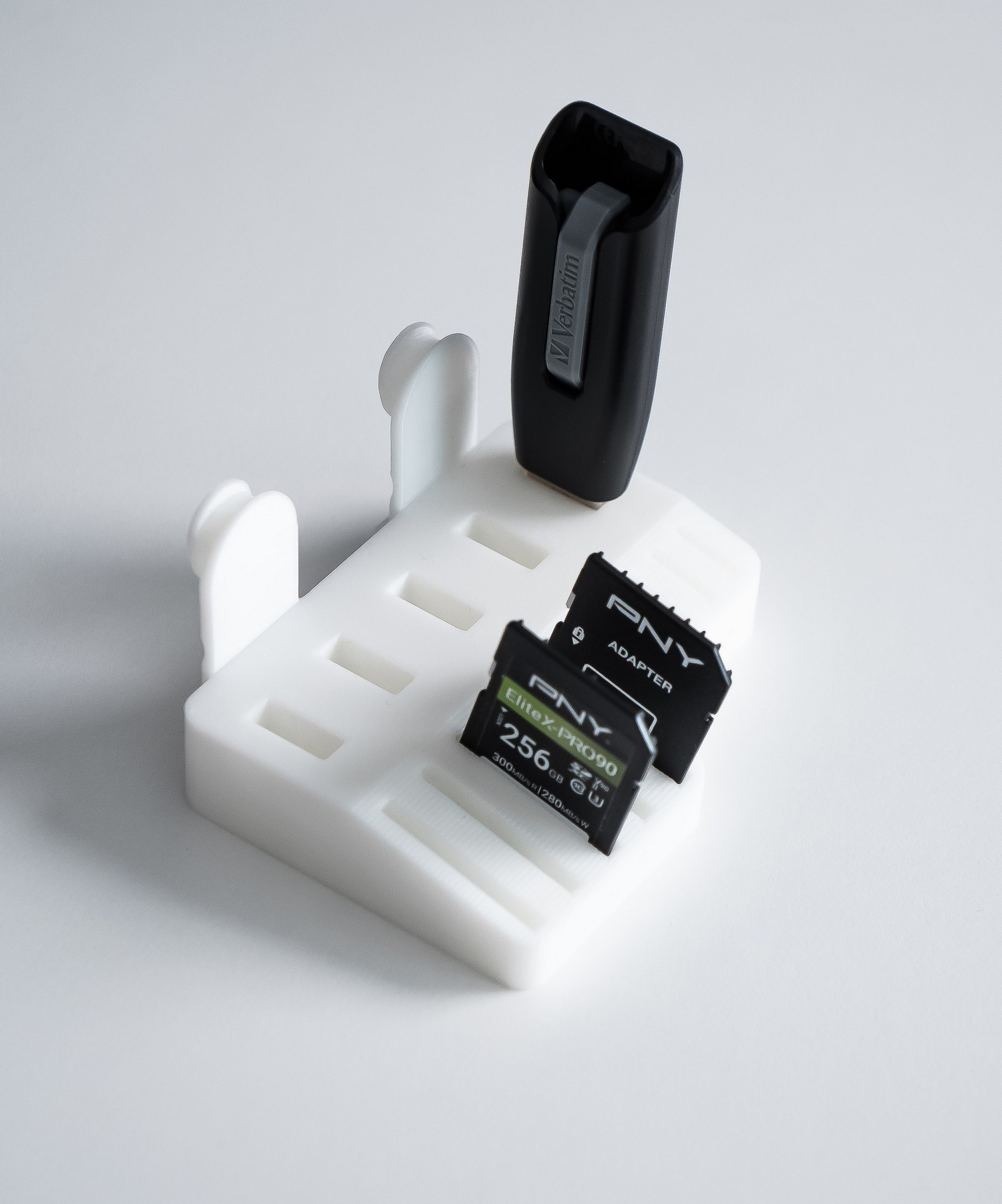 USB Keys & SD Cards Holder - Qube 500 by Modokits | Download free STL ...